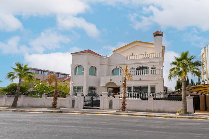 Luxury 6 Bedroom Villa In Amman - Amman