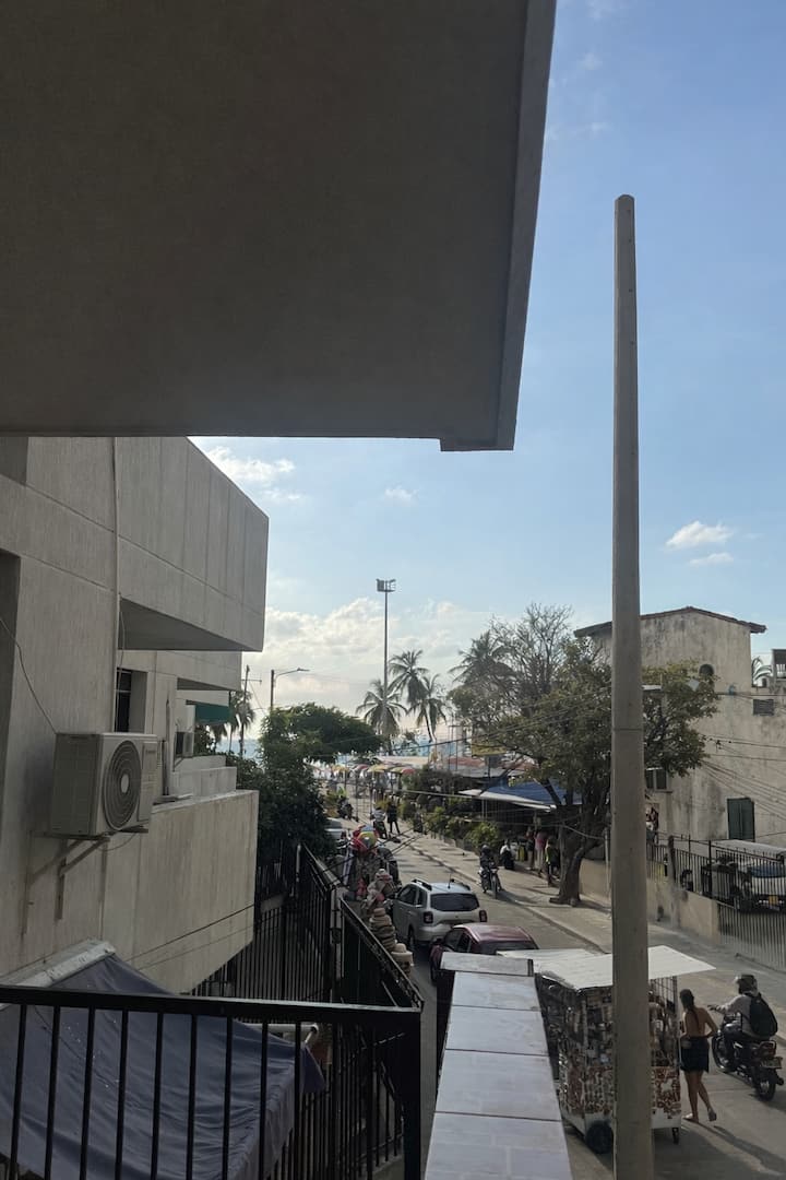 A 1 Calle Del Mar, Cómodo Y Acogedor Con Parqueo - Santa Marta