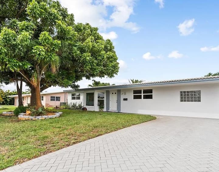 Beautiful Pool Home With A Dock! - Pompano Beach, FL