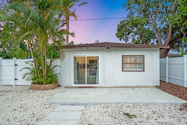 Coastal Luxury | 7mi To Anna Maria Private Cottage - Bradenton, FL