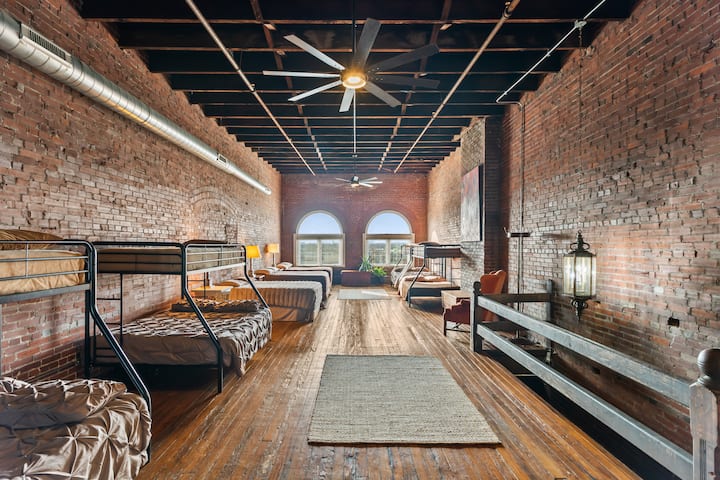 3rd Floor Penthouse & Gameroom -Big Group Stay - Saint-Louis, MO