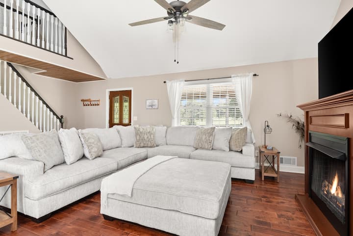 Spacious Country Retreat - Springfield, TN