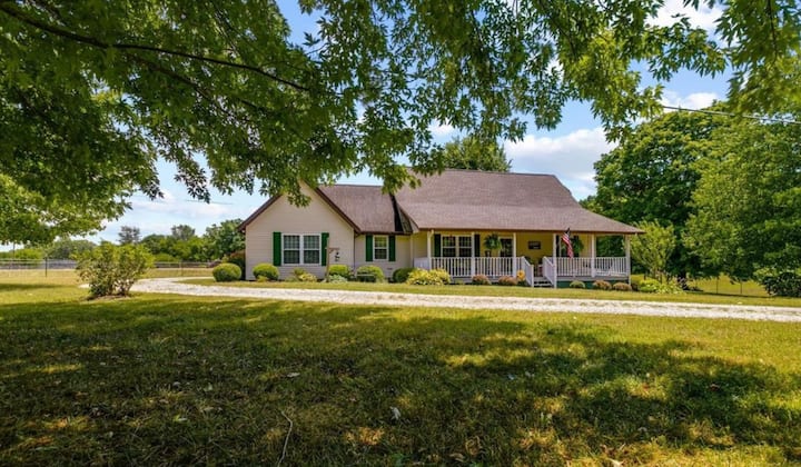 Hitching Post Hideaway - Springfield, TN