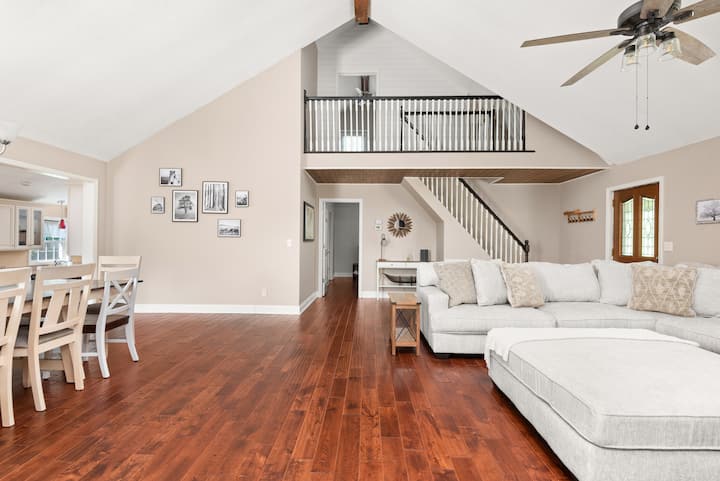 Spacious Country Retreat - Springfield, TN
