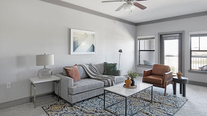 Landing | Chic 1bd, Clubhouse - Carrollton, TX