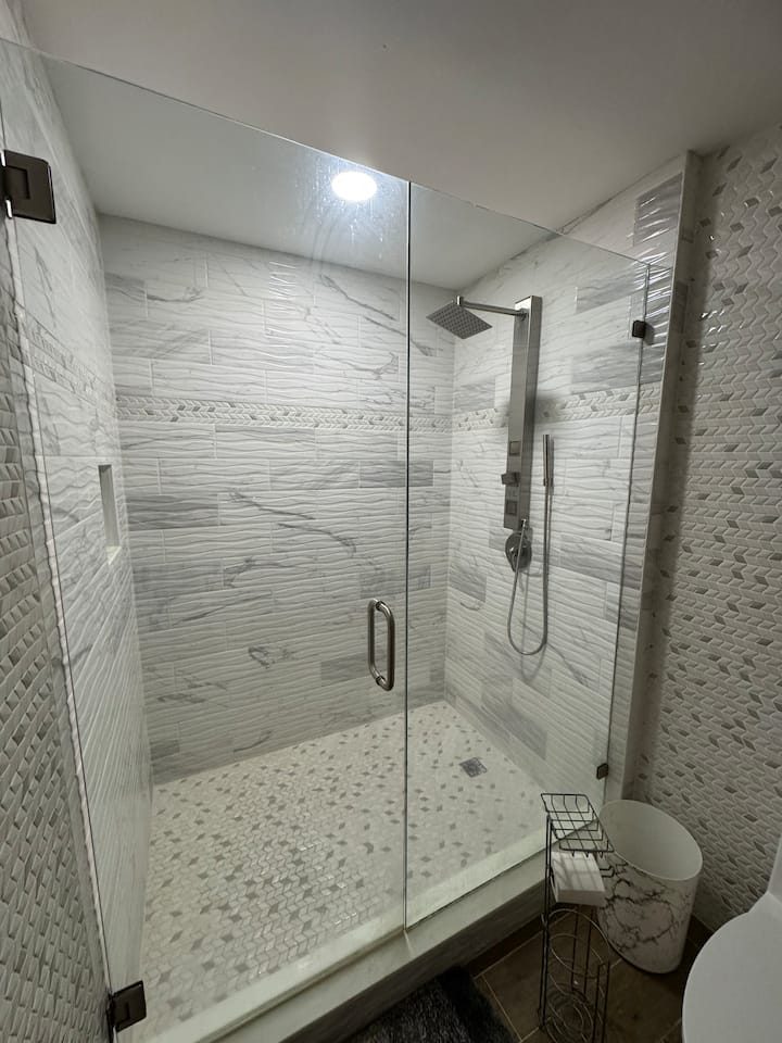 The Cozy Downstairs Retreat - Pinellas Park, FL