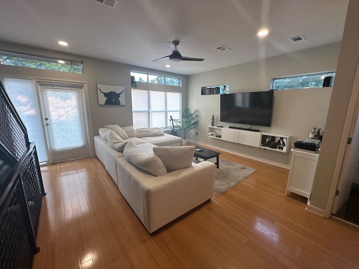 Modern Townhome In Atlanta + Free Parking - Atlanta, GA