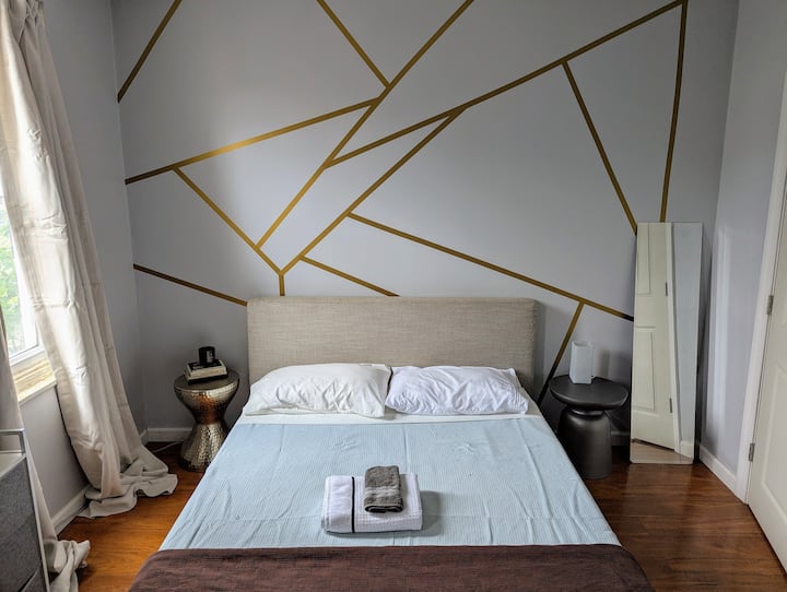 Creative Room W/ Work Setup - Philadelphia, PA