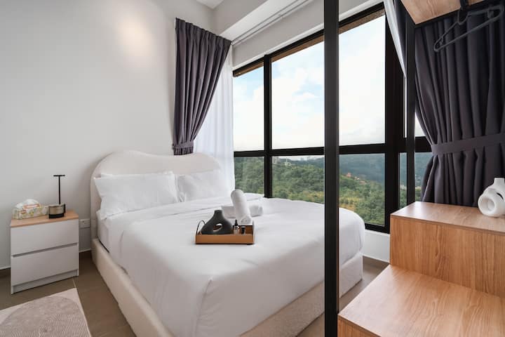 Relaxing Urban Retreat | Mountains Views | Netflix - 프탈링자야