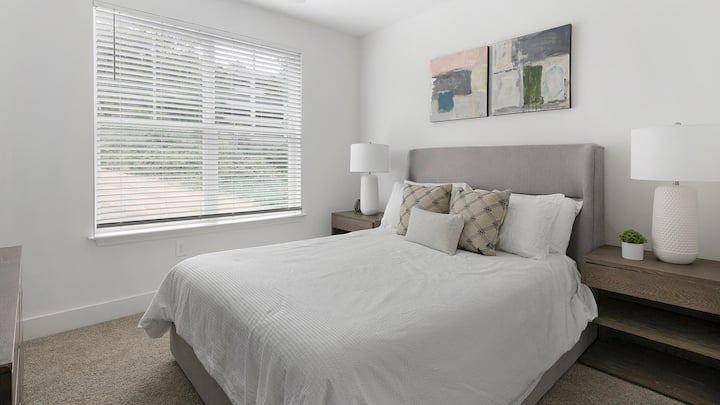 Landing | Stunning 1bd, Clubhouse, Gym - Alabama