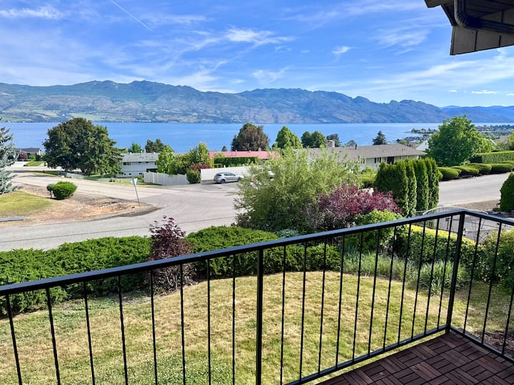 Amazing View, Heated Pool, Walk To Lake & Wineries - Kelowna