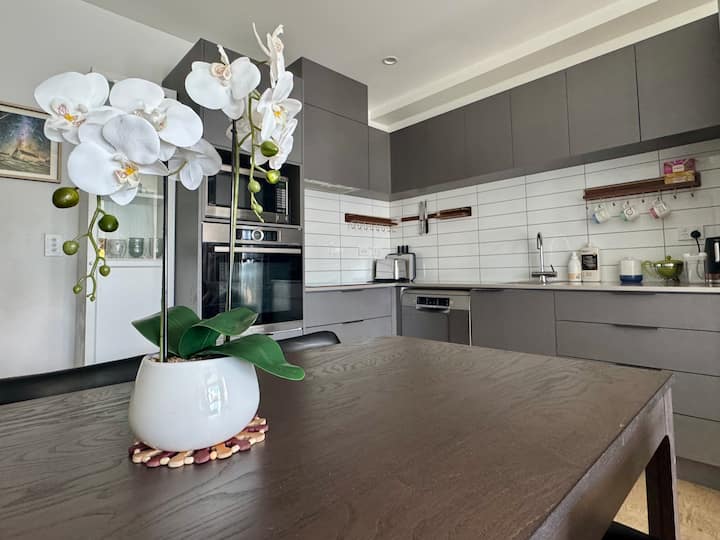 20% Off - Modern 2b2b Apt In Central Newmarket - Auckland