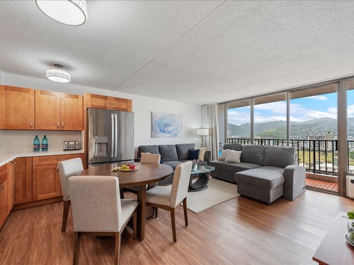 New Listing! Waikiki Condo W/free Parking Sleeps 6 - Honolulu