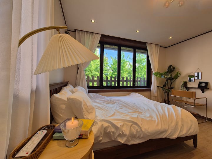 대흥동/야외테라스/룸3/침대5개/짐보관/반려동물/대전역/성심당/야구장/도보10분 - Daejeon