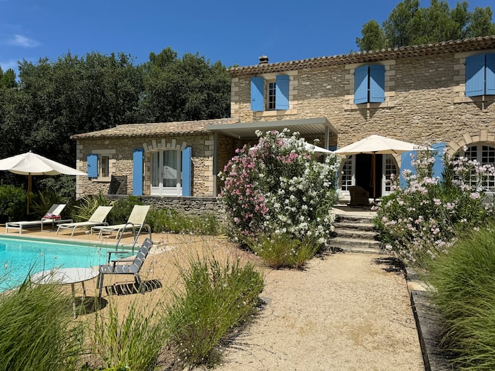 Ménerbes: Ferienhaus Mit Pool & 2 Ha Grundstück Mit Bäumen, Ruhig, 3 Km Vom Dorf - Gordes