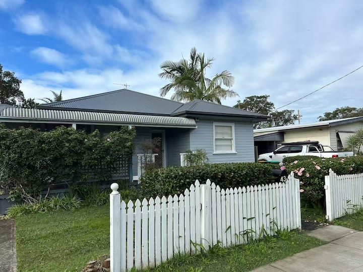Spacious Stylish Coastal Escape - Forster