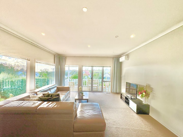 3br Seaview Garden Home In Mission Bay - Auckland