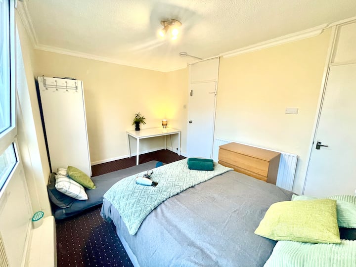 3 People - Great Portland Street - Zone 1, Central - Central London
