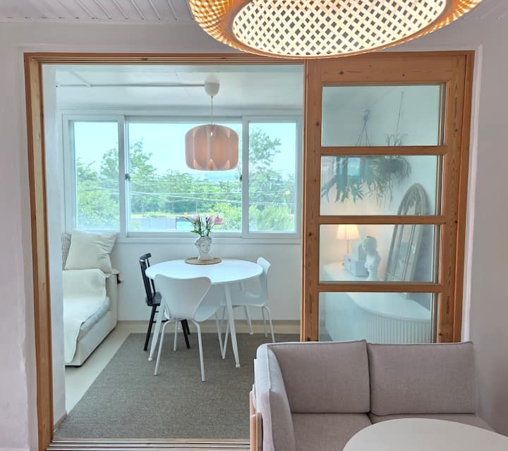 강릉 풍경화스테이.
감성숙소.월화거리.중앙시장.강릉역.안목가는길.산책로.1504갤러리 - Gangneung-si