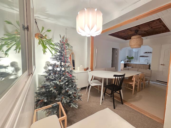 강릉 풍경화스테이.
감성숙소.월화거리.중앙시장.강릉역.안목가는길.산책로.1504갤러리 - 경포동