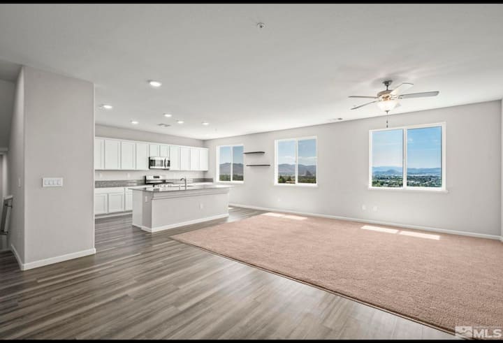 Reno Epic Views | Game Room | 3br - Sparks, NV