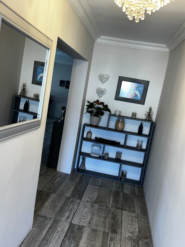 Month - Month Rental Only - Cozy Home - Paarl