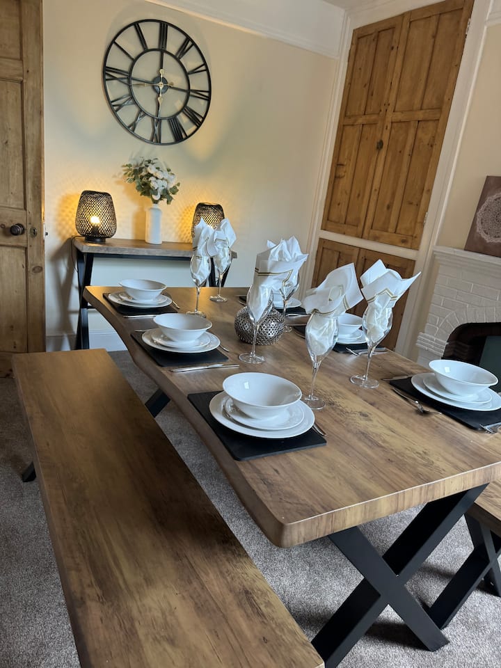 Spacious 3 Bedroom Town House - Shrewsbury