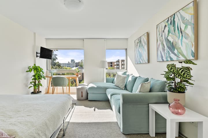 Elizabeth Bay Studio • Rooftop Pool Harbour Views - Sydney