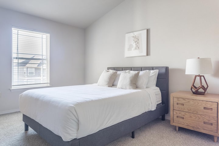 Landing | Beautiful 1bd, Gym, Pool - Broken Arrow, OK