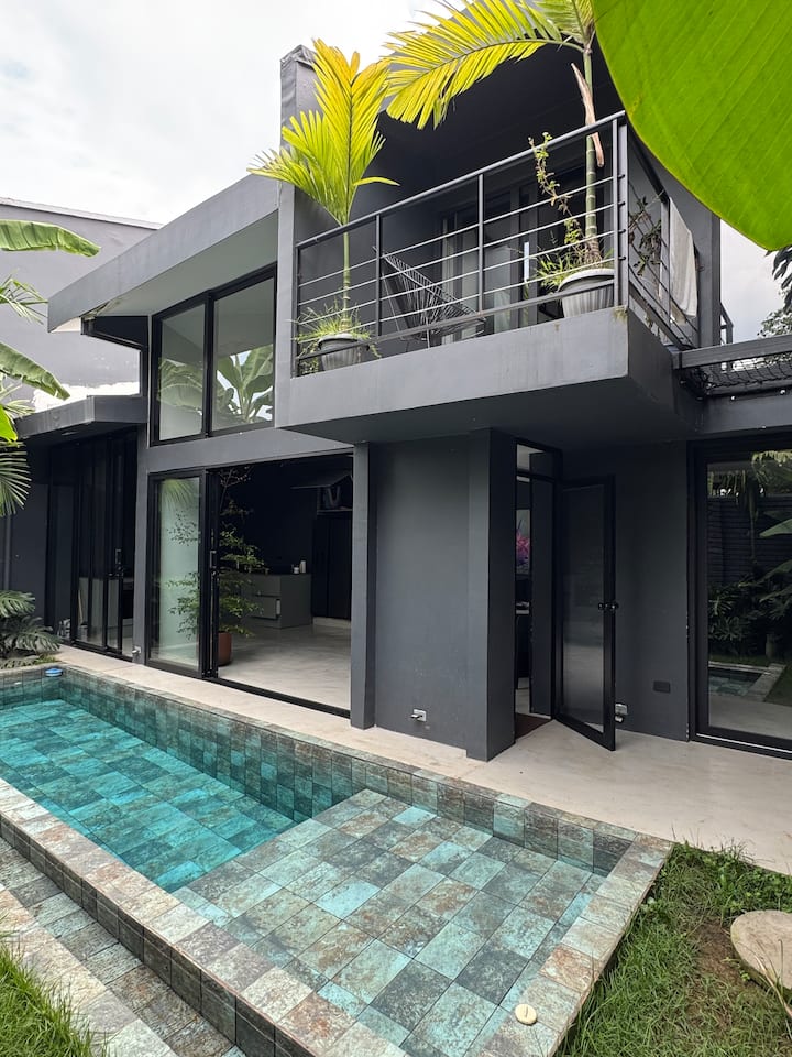 Luxury Minimalist House W/private Pool, Save Area - Cali