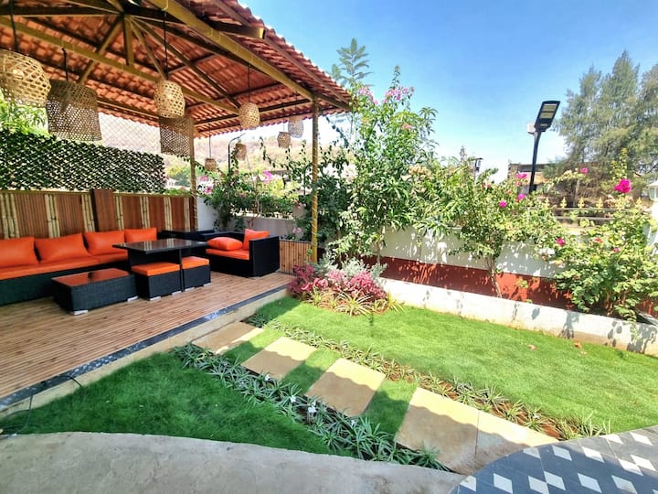 Waterfall Villa With Private Pool & Gazebo - Karjat