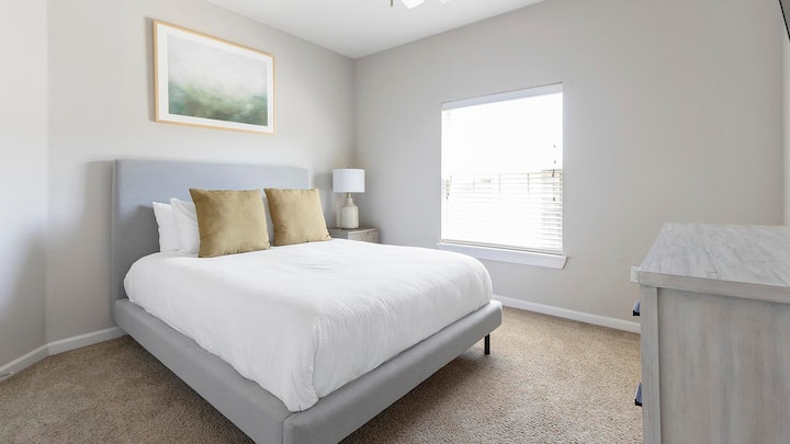 Landing | Incredible 2bd, Courtyard, Yoga Studio - New Braunfels, TX