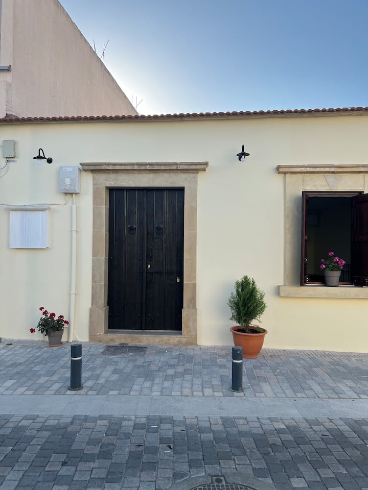 Kiti Square Cottage - Cyprus