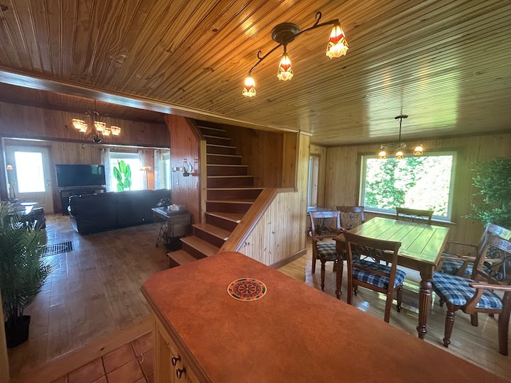 Entre Champs Et Rivière - Quebec