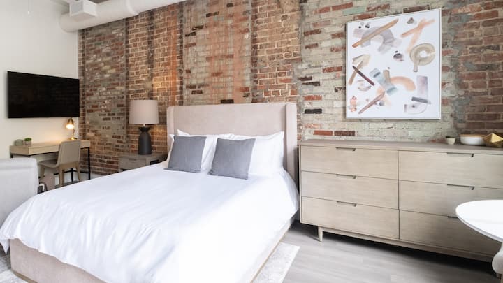 Landing | Chic Studio In Five Points South - Birmingham, AL