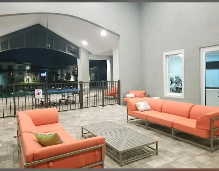 Come And Enjoy This Comfortable - Cape Coral, FL