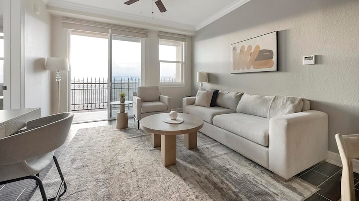 Landing | Spectacular 2bd, Gym, Pool - Loveland, CO