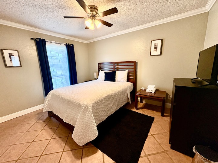 R2: Hotel-like Stay With Fast Wi-fi - Odessa, TX