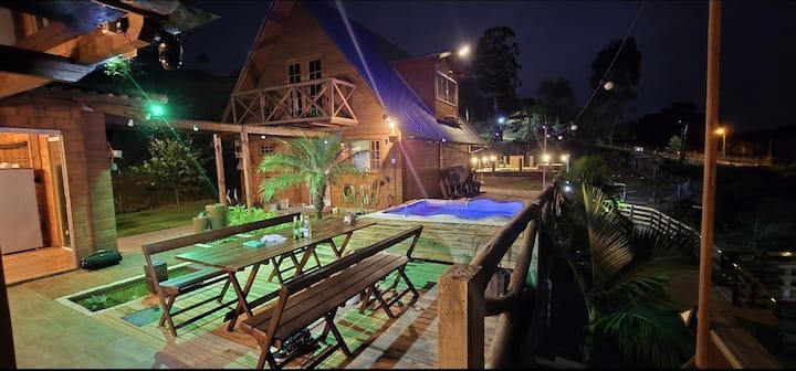 Chalé Familiar Com Jacuzzi E Piscina. - Gravatal