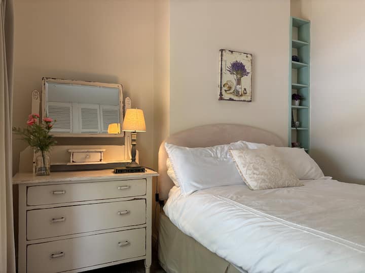 Cosy Cottage With Great Sea View - Rhos on Sea