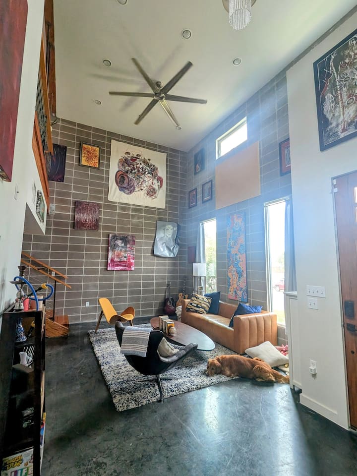 The Luxury Downtown Townhome - Bryan, TX