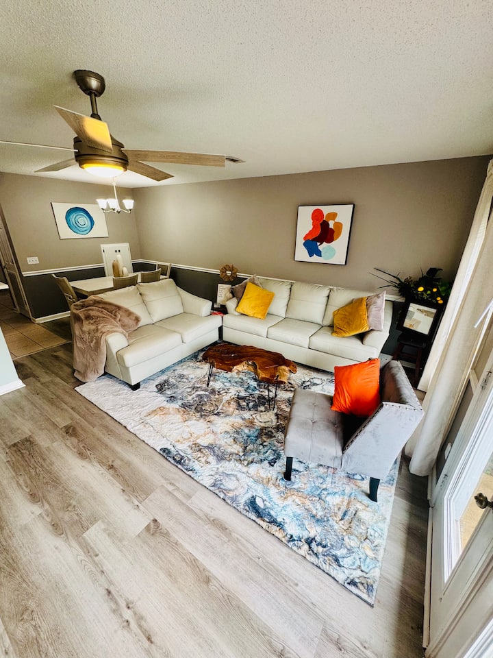 Style & Comfort 5 Min From Base - Lake Francis, Enterprise