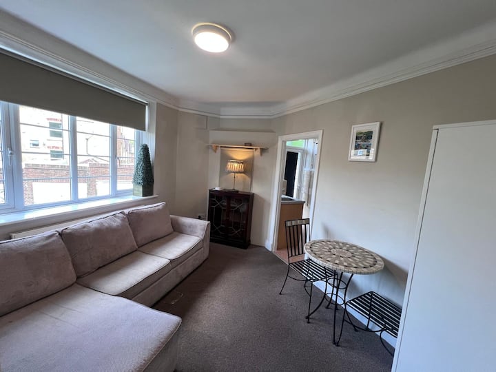 Cosy Elmhurst Studio Retreat - Croydon