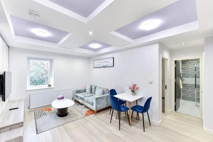 1 Bed (1 Bed + Bunk Bed) Stylish Flat With Parking - Bracknell