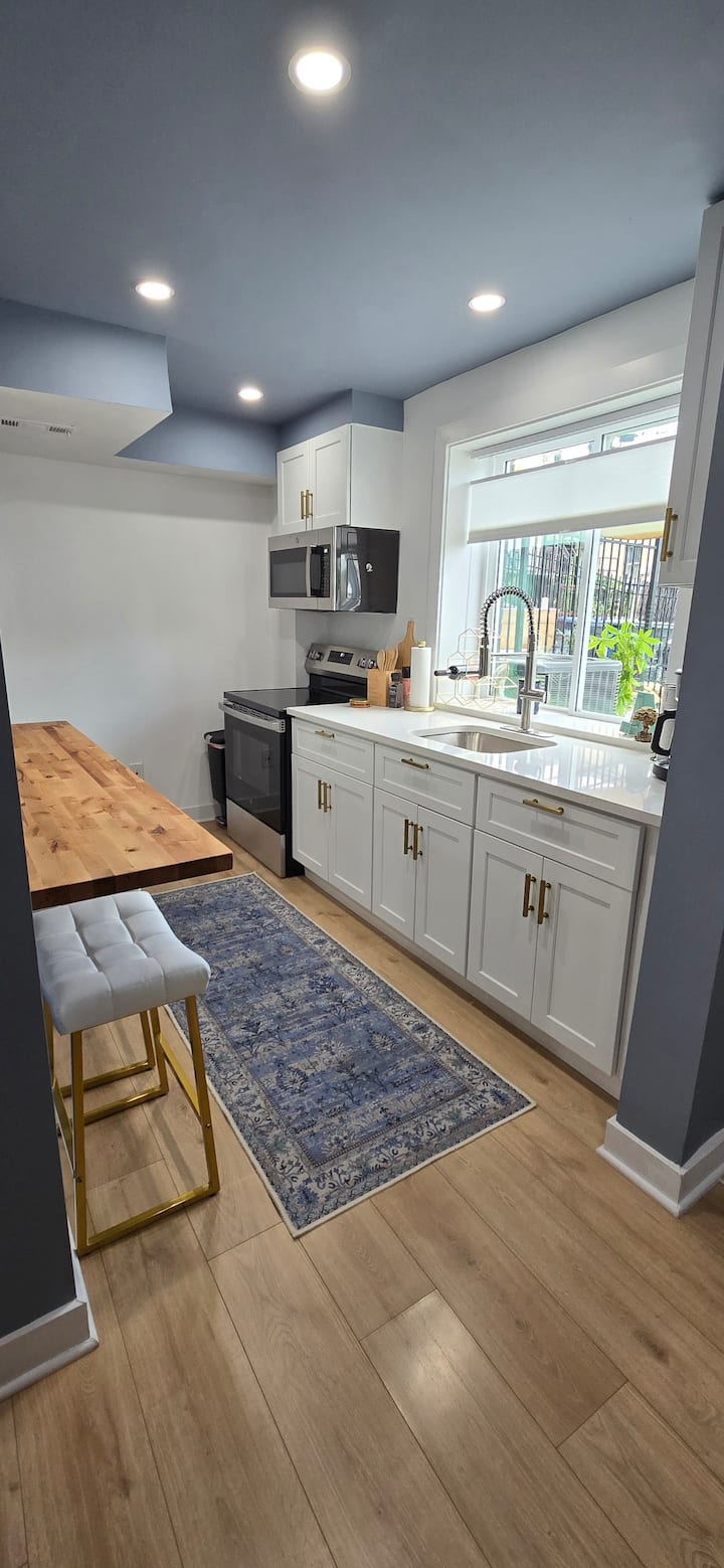 Studio W Patio & Kitchen, Metro To Cherry Blossoms - Washington, D.C.