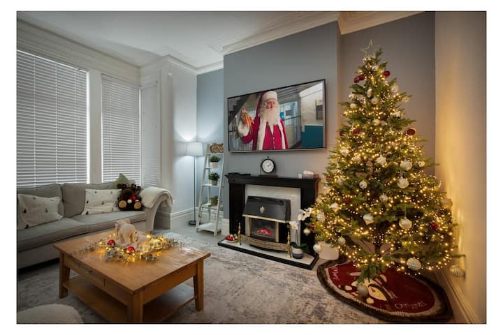 Free Parking | Near Beach | Pets Ok | Sleeps 5 - Blackpool