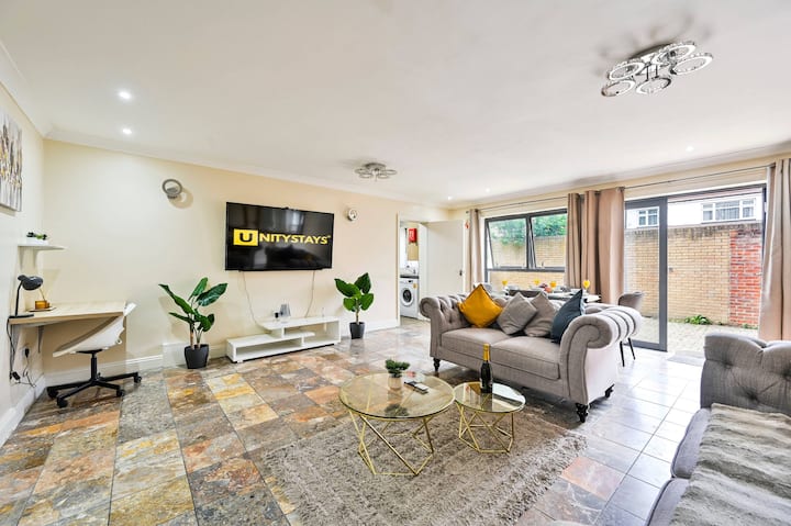 Stay+5 | Westfield Shopping Centre | Free Parking - Ilford