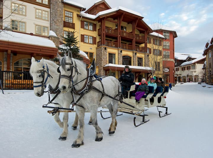 Village Center -Ski Retreat-ski-in-ski Out - Sun Peaks