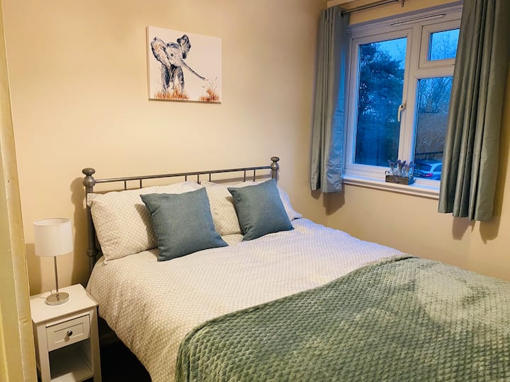 3 Bedroom Entire Spacious House. - Farnham