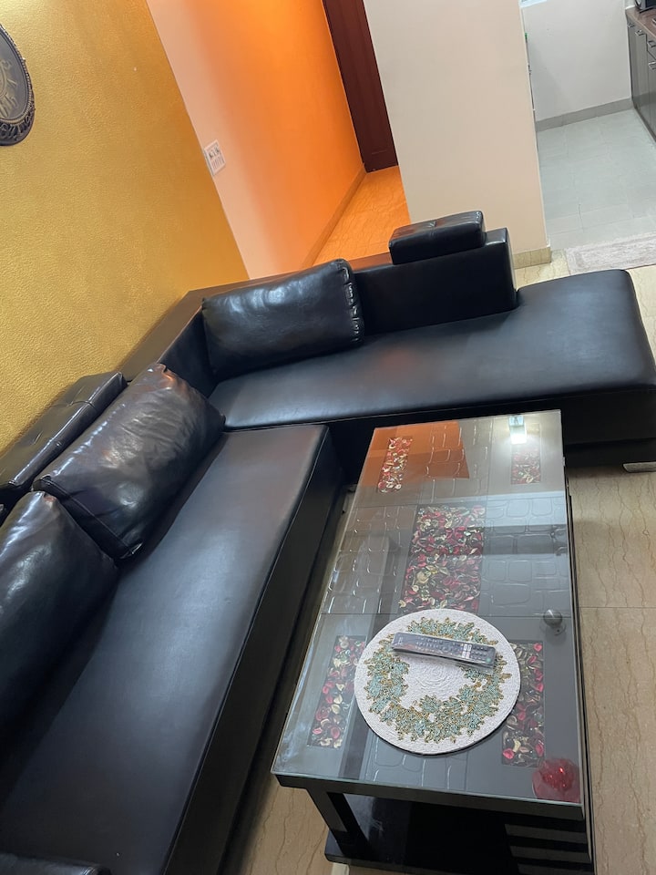 Luxury 2bhk | Near Metro | Family & Business Stay - 